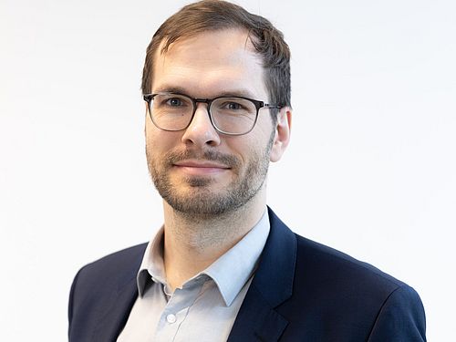 Prof. Dr. Tobias Röth – Faculty of Business Studies & Economics - Universität Bremen