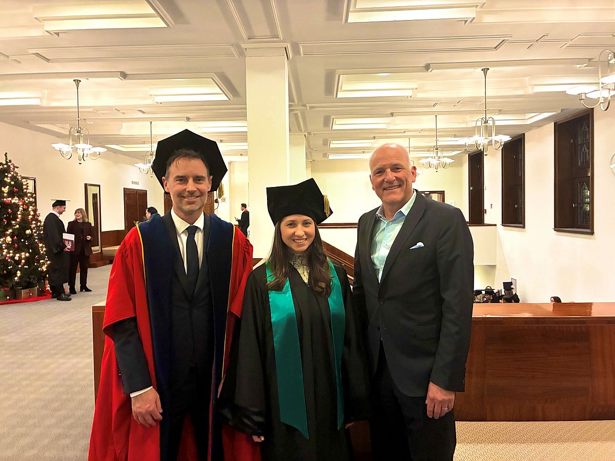 Dr. Olga Bosak erhält den Segnitz Preis für herausragende Dissertation ...